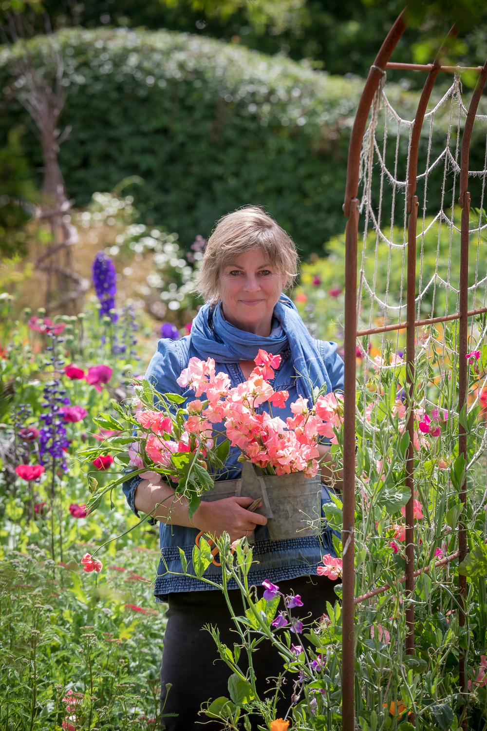 Book Review: A Year Full of Pots by Sarah Raven – Garden Bite